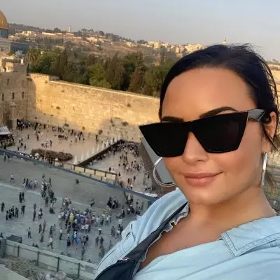 Liburan Demi Lovato Israel