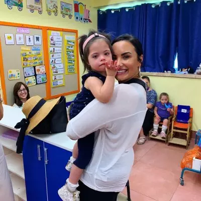 Demi Lovato Iisraeli lastekeskus