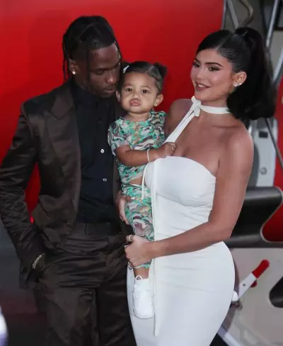 Filmo „Travis Scott: Žiūrėk, mama aš galiu skristi“ premjera, „Arrivals“, Barkerio angaras, Los Andželas, JAV – 2019 m. rugpjūčio 27 d. Travisas Scottas Kylie Jenneris ir Stormi Webster