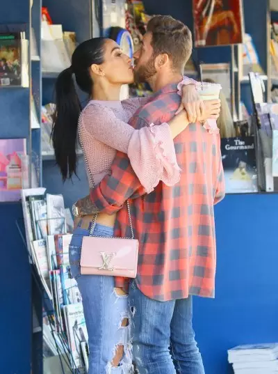 Nikki Bella ak konpayon Artem Chigvintsev filme nouvo emisyon televizyon reyalite yo nan Studio City