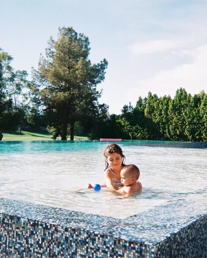 Kourtney Kardashian รูปภาพที่ใช้แล้วทิ้งจาก Palm Springs