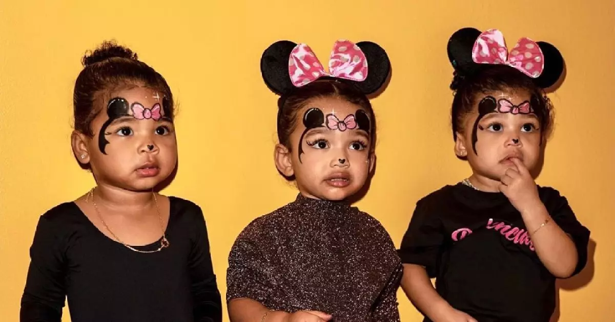 Kim Kardashian Minnie Mouse ilə Çikaqo, True və Stormi şəklini paylaşıb