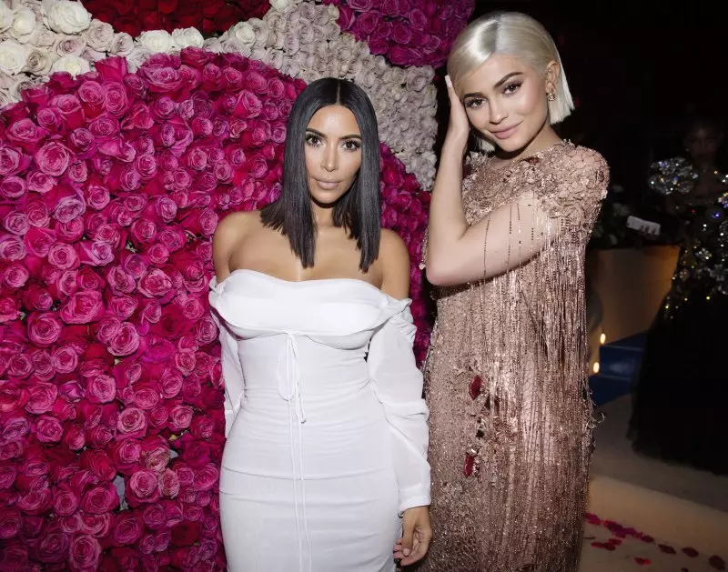 Kylie Jenner desitja un feliç aniversari a Kim Kardashian a Instagram