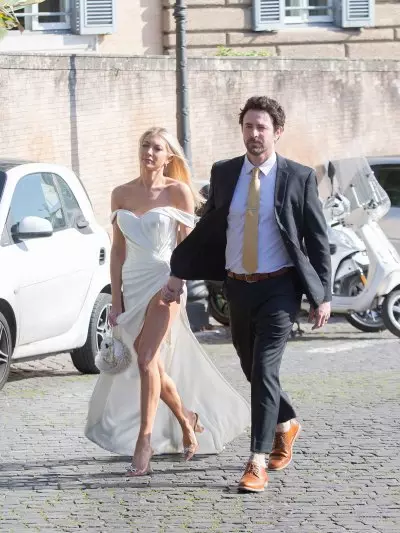 ‘Vanderpump Rules’ Alum Stassi Schroeder a Beau Clark yn Dathlu 2il Seremoni Briodas: Manylion