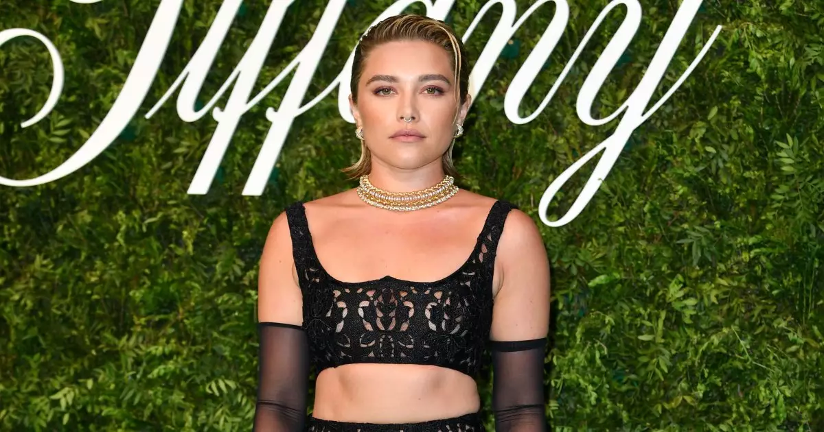 Traxes sen suxeitador de Florence Pugh: fotos dela sen suxeitador