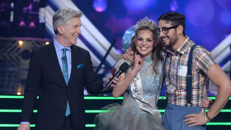 Tom Bergeron Xav Hannah Brown yuav tsum muaj 'Ob Qhov Muag (lossis Ob)' ntawm 'DWTS' Mirrorball Trophy