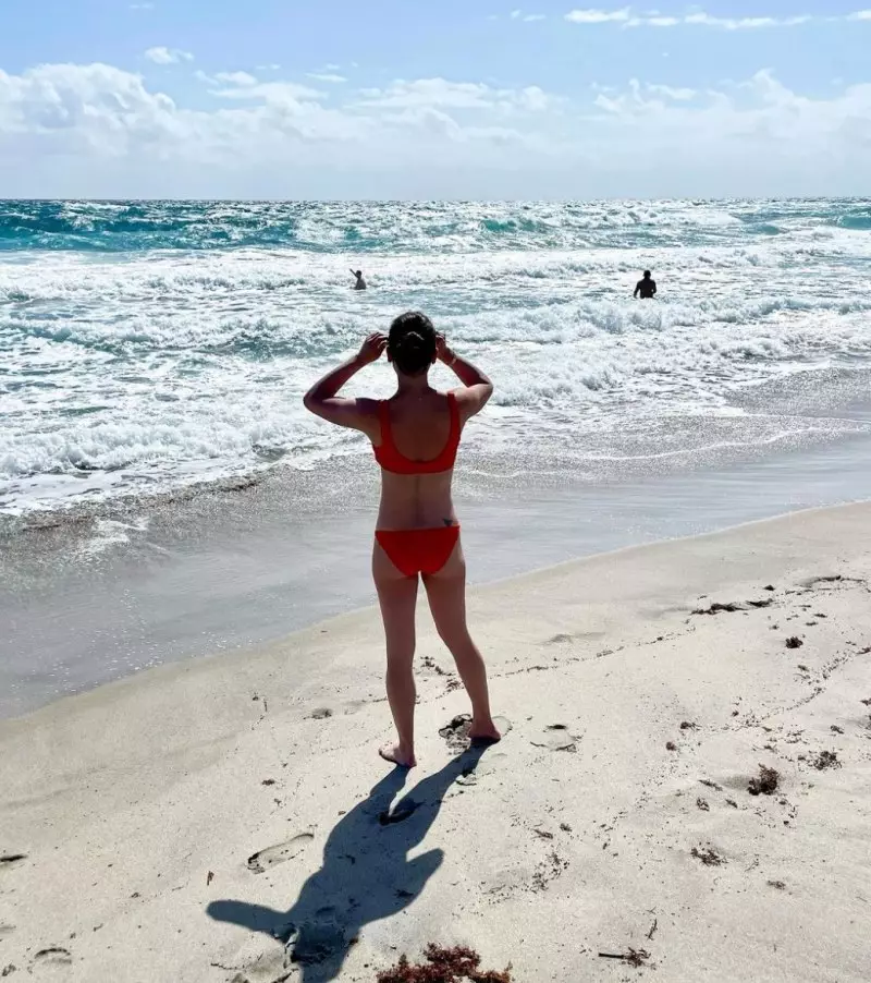 Ons skree, koningin! Lea Michele se bikini-prente is 'n ernstige atmosfeer: sien haar swembroekfoto's