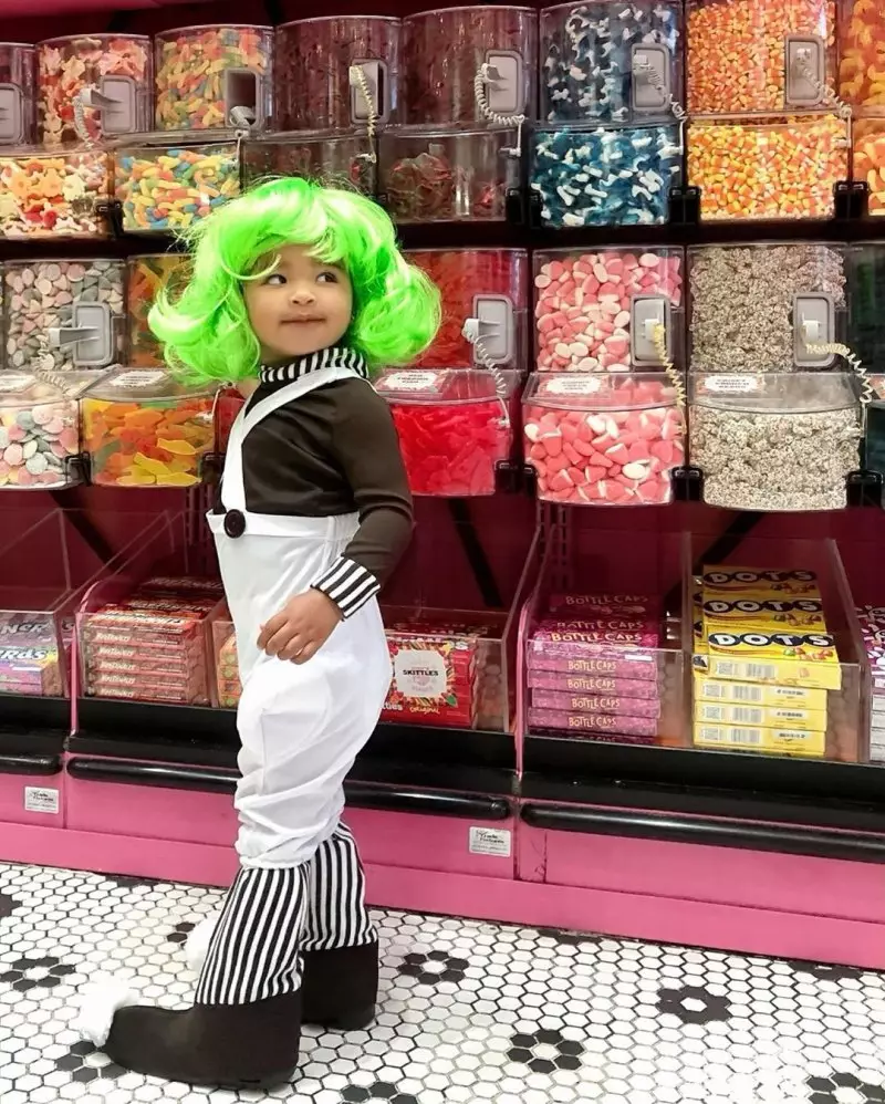 Ang anak ni Khloe Kardashian na True Thompson Channels Oompa Loompa