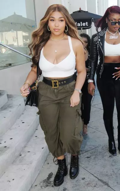 UJordyn Woods ngaphandle kwaye malunga eLos Angeles