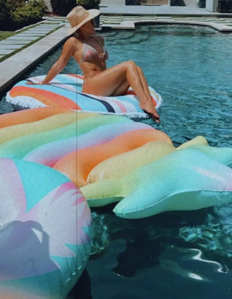 Foto Bikini Savannah Chrisley Mbuktekake Dheweke Pesona Kidul! Deleng Momen Swimsuit Paling Seksi