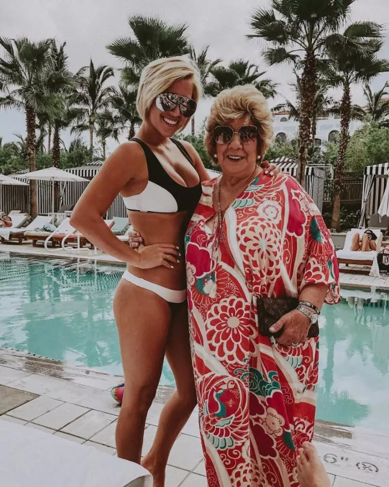 Les fotos de bikini de Savannah Chrisley demostren que és un encant del sud! Mireu els seus moments amb vestits de bany més sexy