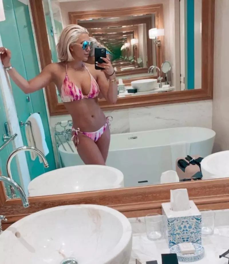 Poto Bikini Savannah Chrisley Buktikeun Anjeunna Pesona Kidul! Ningali Momen Swimsuit Seksi-Na