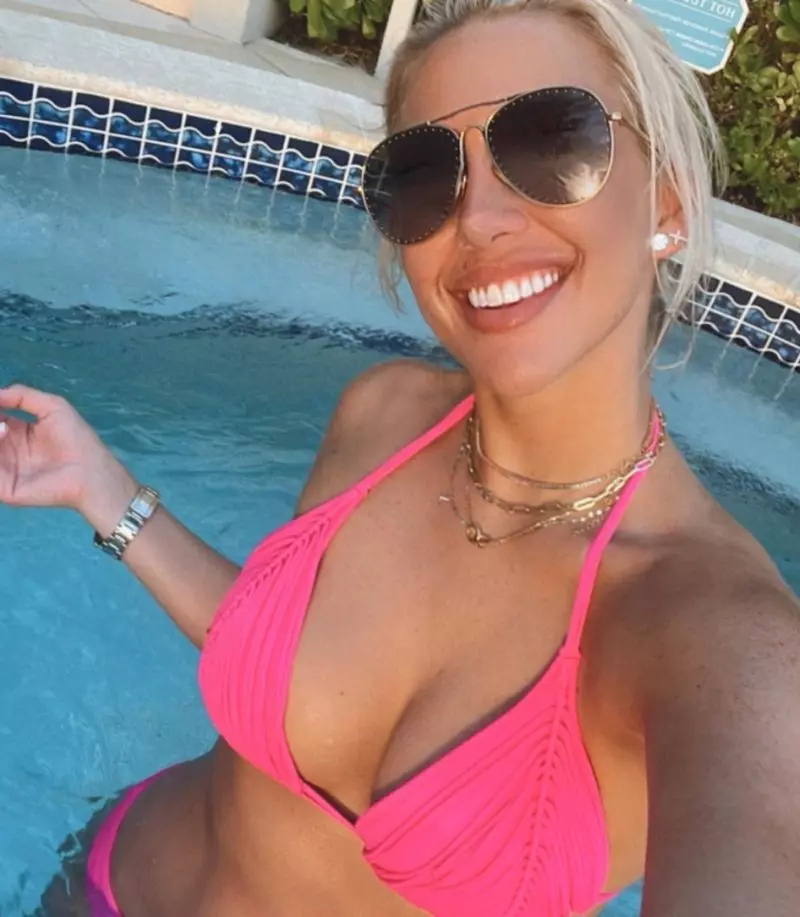 Foto Bikini Savannah Chrisley Mbuktekake Dheweke Pesona Kidul! Deleng Momen Swimsuit Paling Seksi