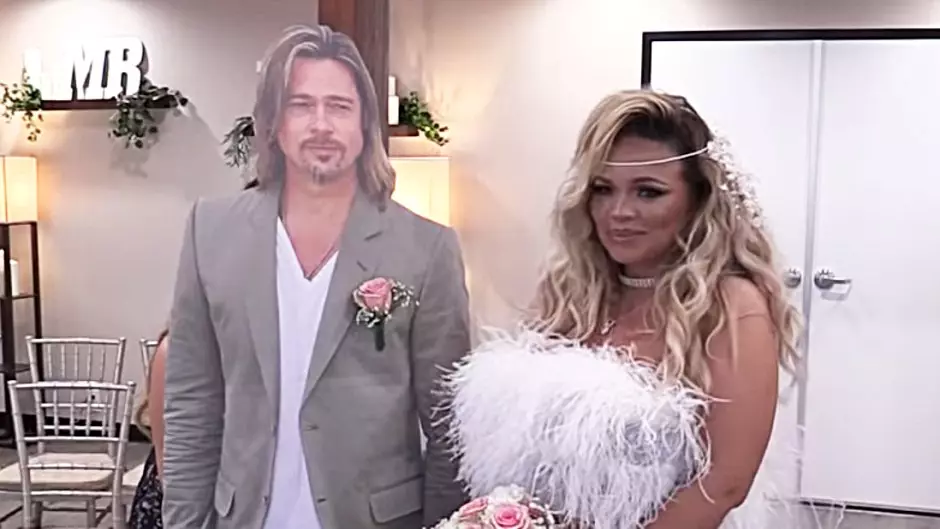 Trisha Paytas Menikah dengan Upacara Penyalaan Lilin Brad Pitt