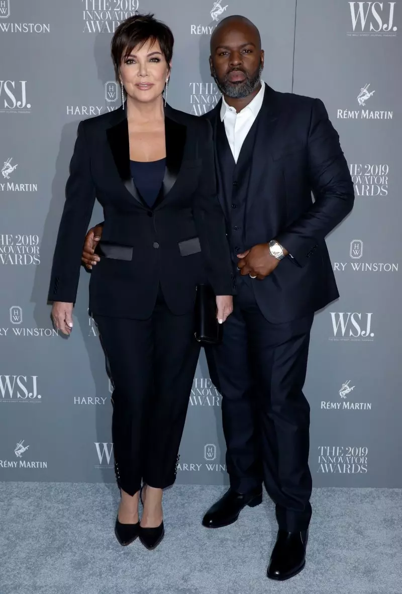 Kris Jenner usa um terno Burberry justo no WSJ Innovator Awards 2019 em Nova York