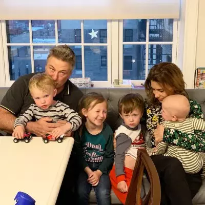 Hilaria Baldwin, Alec Baldwin e i loro 4 figli