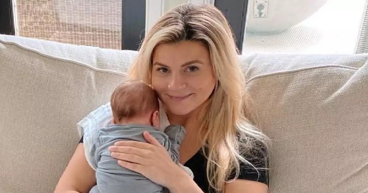 Lauren Sorrentino pronk mei post-baby-lichem 3 wiken nei it jaan fan berte