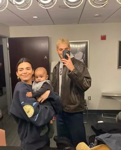 Kendall Jenner, Fai Khadra, Psalm West Spiegel-Selfie