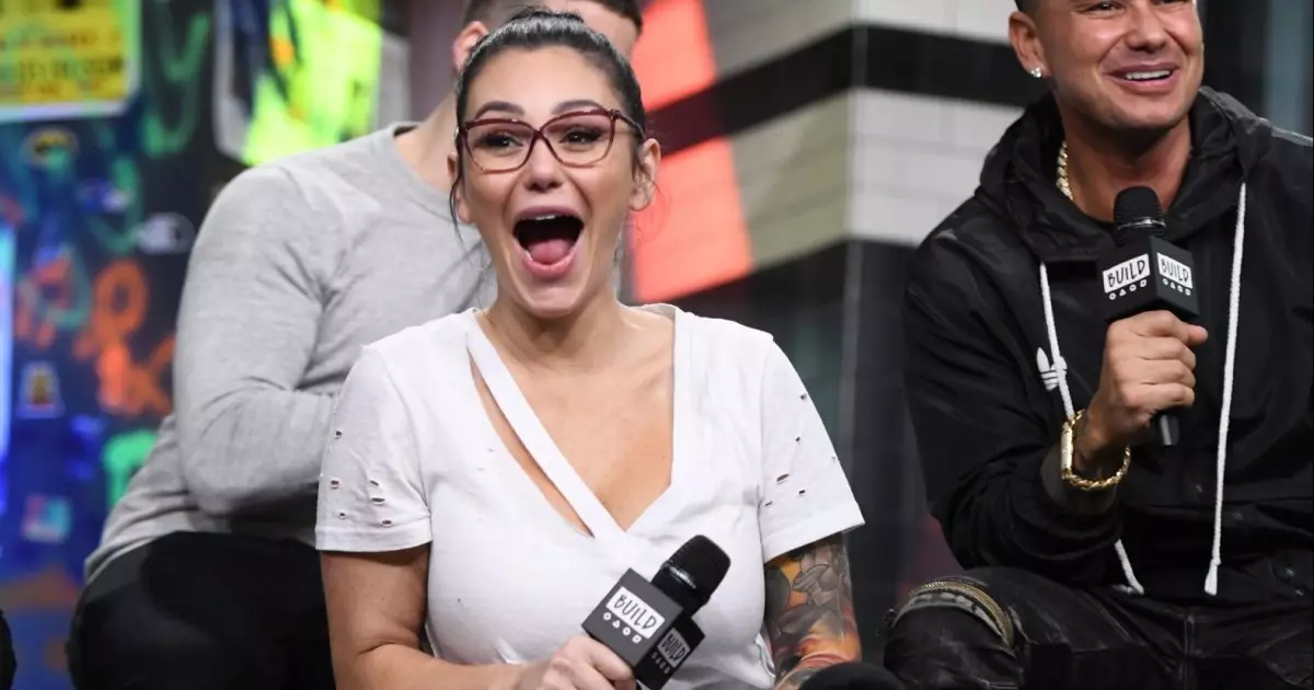 Irawọ 'Jersey Shore' JWoww Ṣe ayẹyẹ Ọjọ-ibi Pẹlu Bash Belated kan