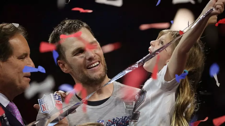 Tom Brady는 애국자가 슈퍼 볼 LIII에서 우승한 후 아이들과 가장 달콤한 순간을 공유했습니다.