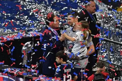 Tom Brady agus páistí tar éis Super Bowl LIII