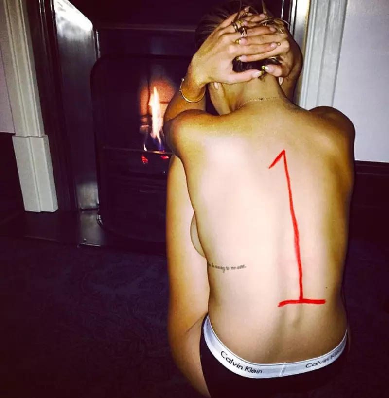 Rita ora in topless