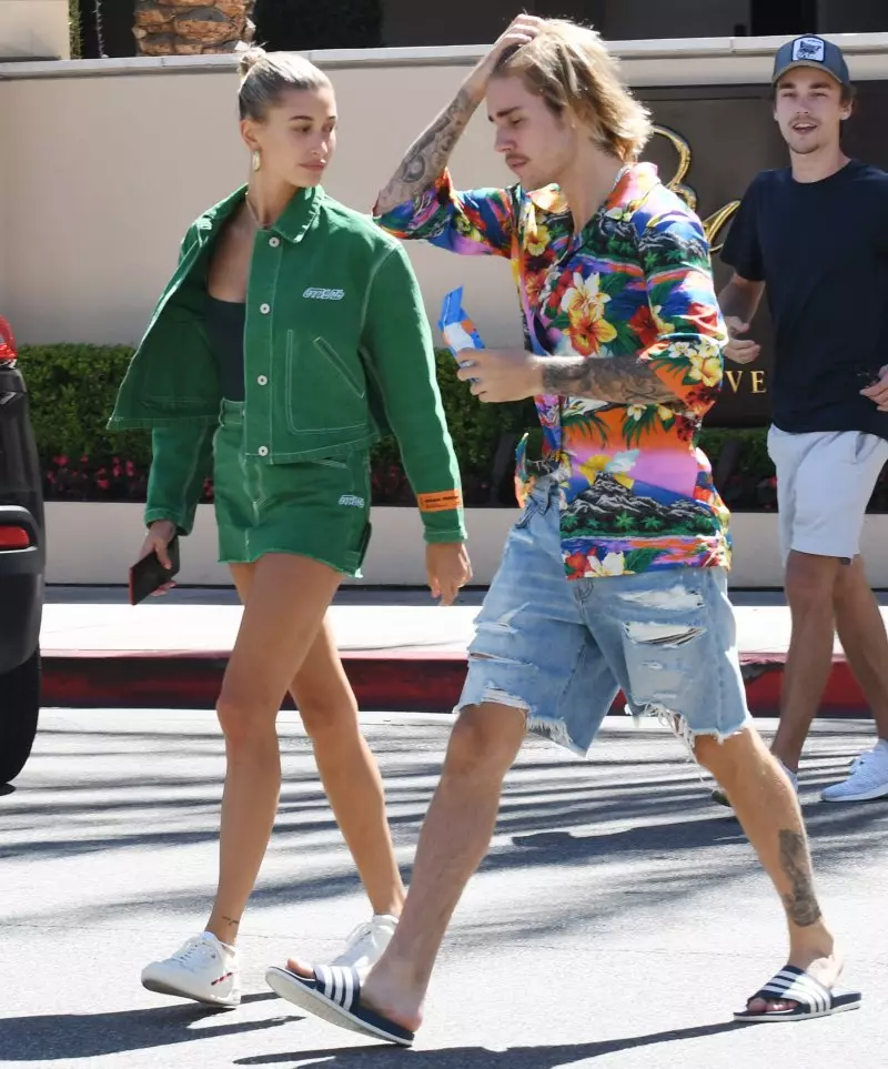 Justin Bieber o shebahala a ferekane ha a ntse a tsamaea le Hailey Baldwin