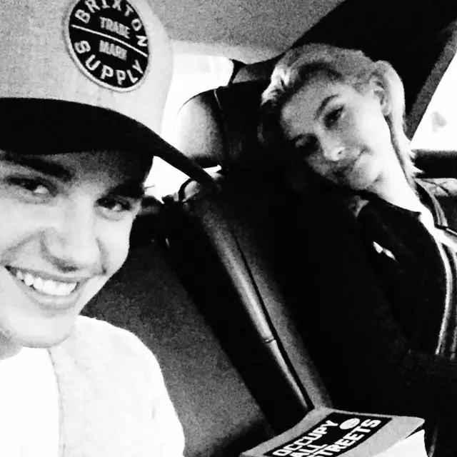 Justin Bieber lan Hailey Baldwin Selfie ing Desember 2014