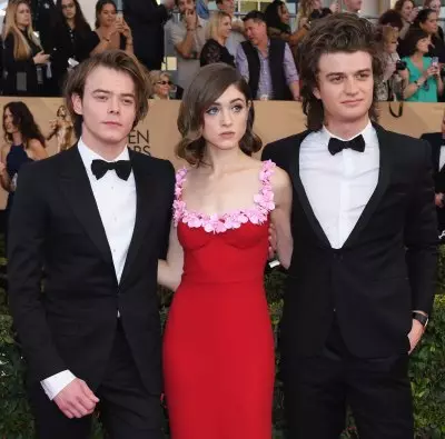 natalia dyer charlie heaton joe keery ຮູບພາບ getty