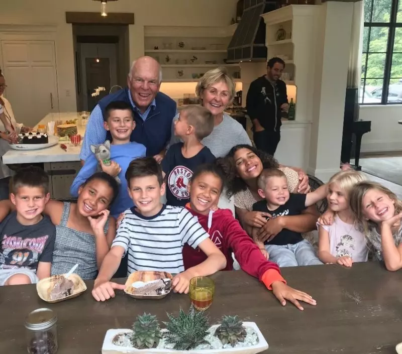 Tom Brady와 Gisele Bundchen의 3명의 자녀와 함께 한 가장 귀여운 가족 사진 6