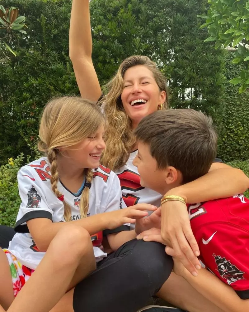 Gambar Keluarga Tercomel Tom Brady dan Gisele Bundchen Bersama 3 Anak Mereka 11