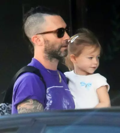 Adam Levine Behati Prinsloo 어린이 아침 식사 Beverly Hills