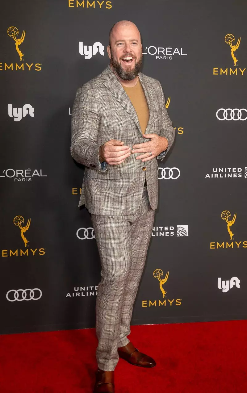 Chris Sullivan przybywa do Akademii Telewizyjnej w konkursie na nominowanych do nagrody Emmy wykonawców w Wallis Annenberg Center