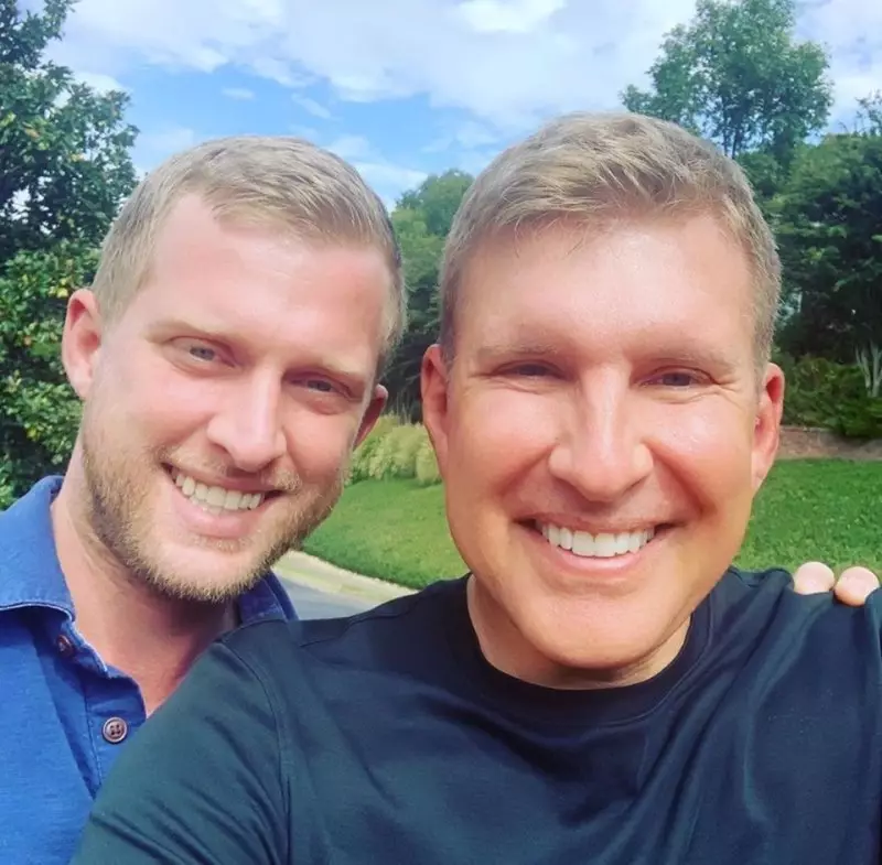 Si kyle at todd chrisley ay nag-pose para mag-selfie