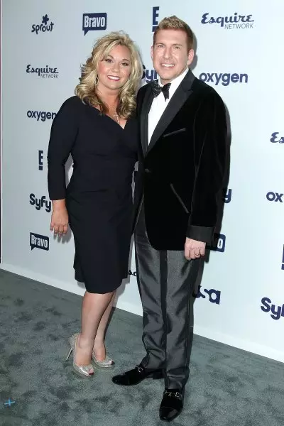 Todd Chrisley Anopfeka Velvet Tux neMudzimai Julie Chrisley