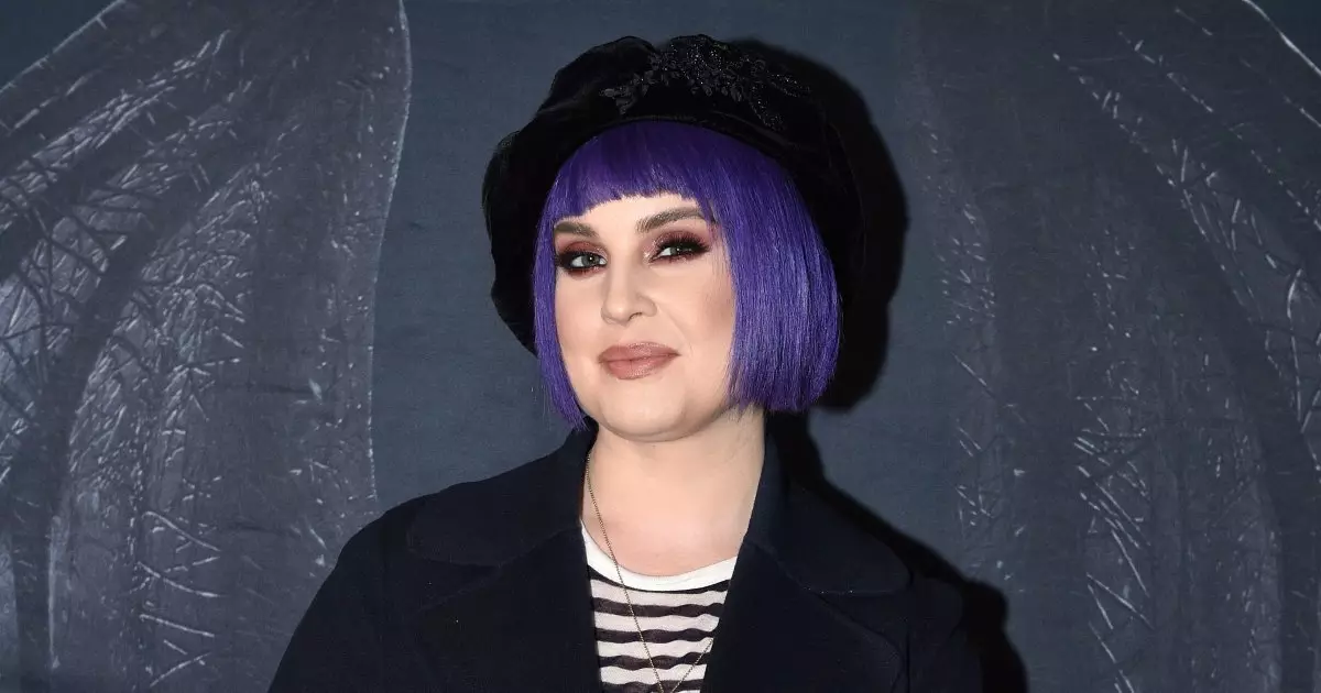 Kelly Osbourne Konfirmas 85-Funtan Perdon de Pezo, Rivelas Ŝian Grandecon 26