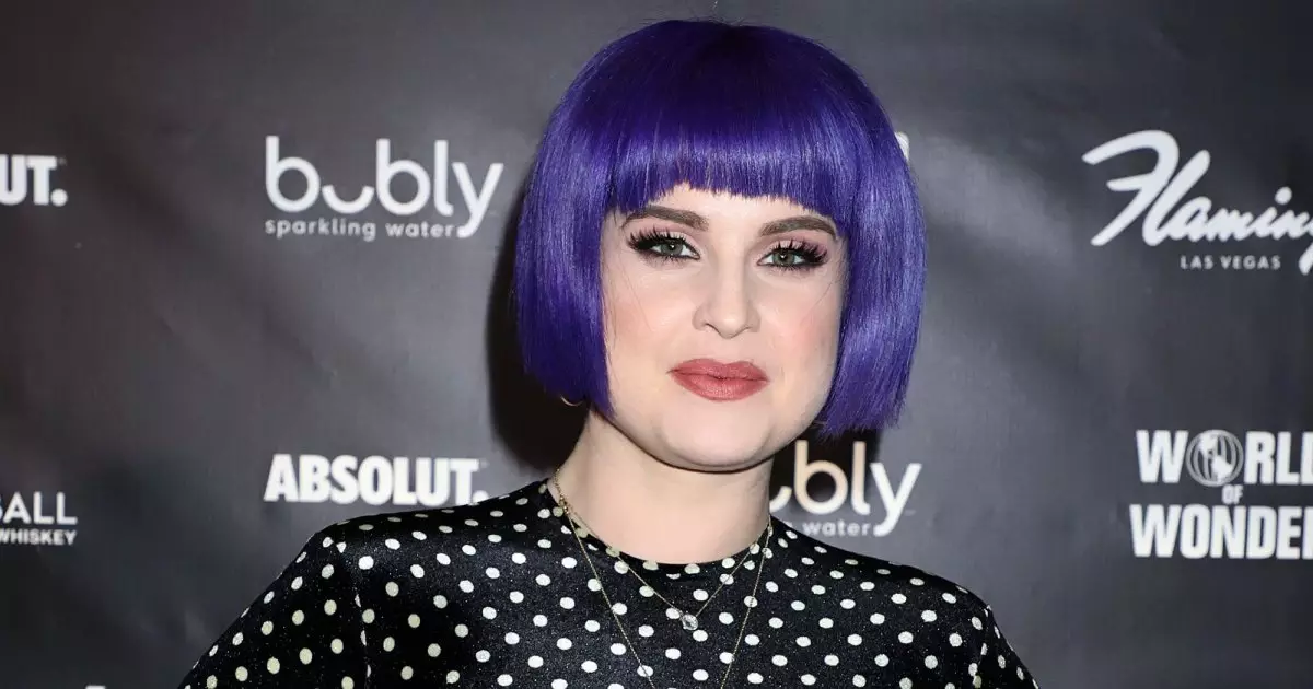 D'Kelly Osbourne gesäit méi schlank aus wéi jee an enger erstaunlecher neier Foto