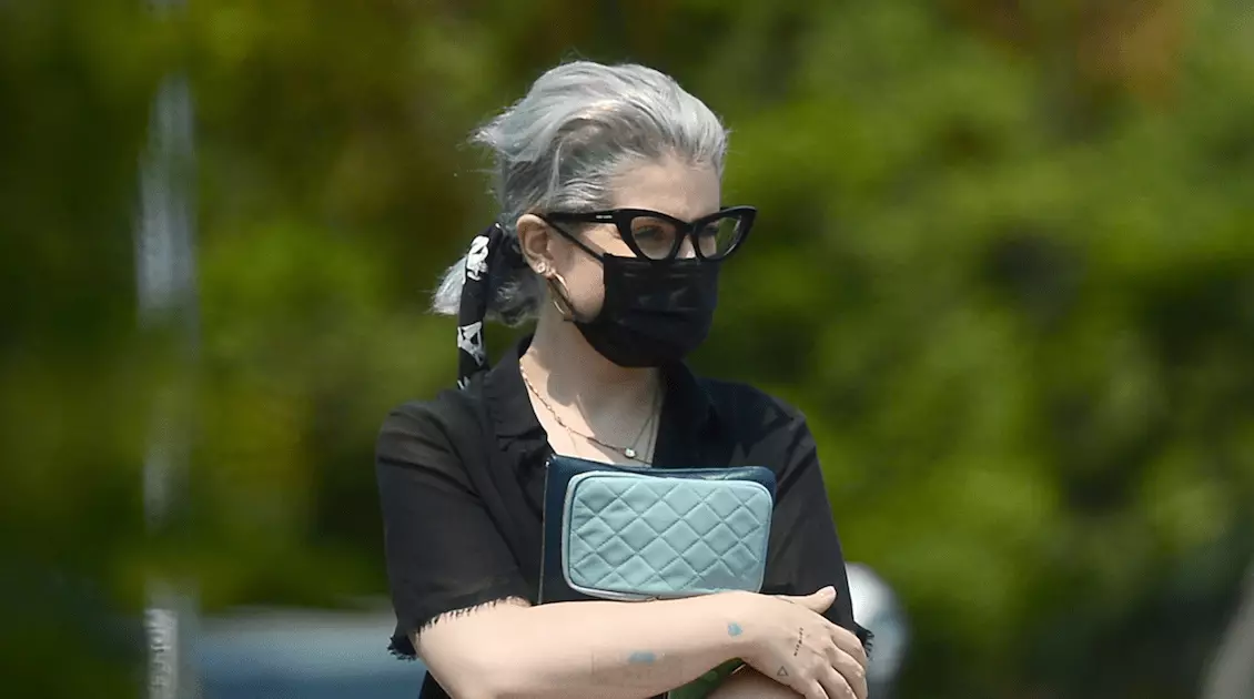 Kelly Osbourne Flaunts Figur No Gewiichtsverloscht op Mëttegiessen Datum