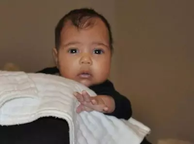 siar ó thuaidh kim kardashian thiar agus kanye west