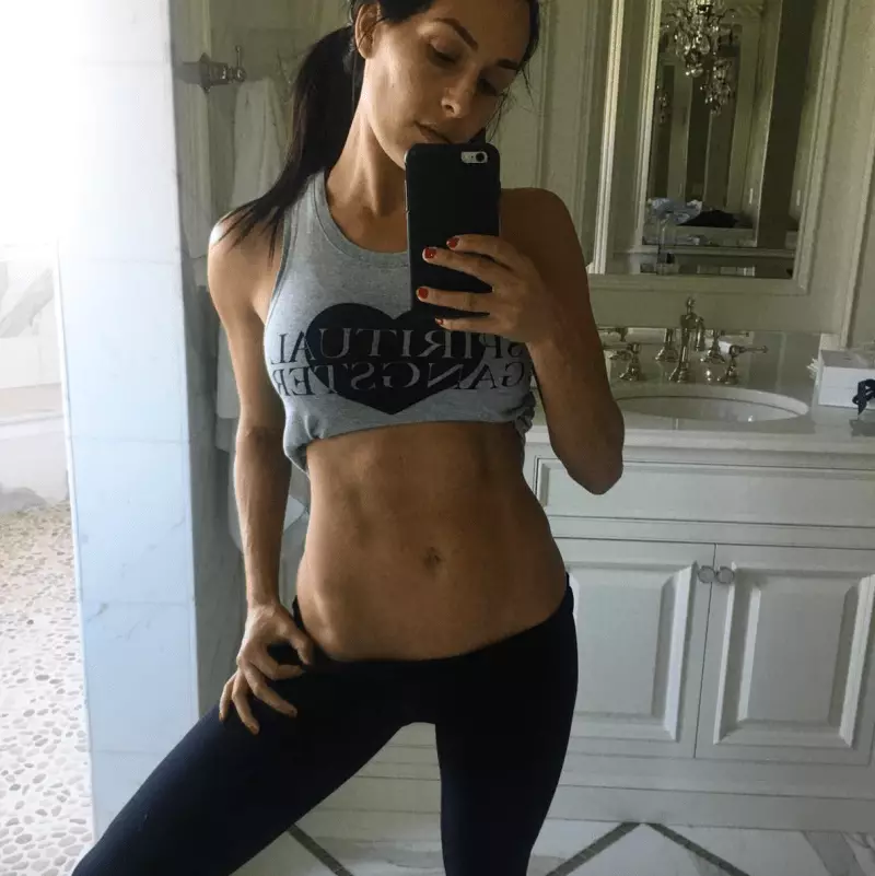 Nikki bella fără machiaj 2