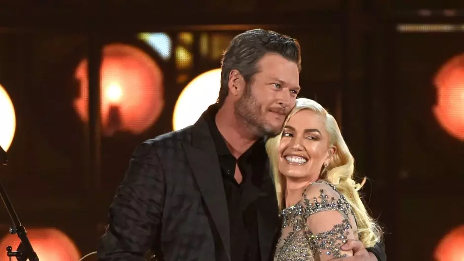 Blake Shleton agus Gwen stefani ar Stage Together