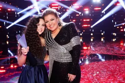 Переможець 15 сезону The Voice Чевел Шеферд і Келлі Кларксон