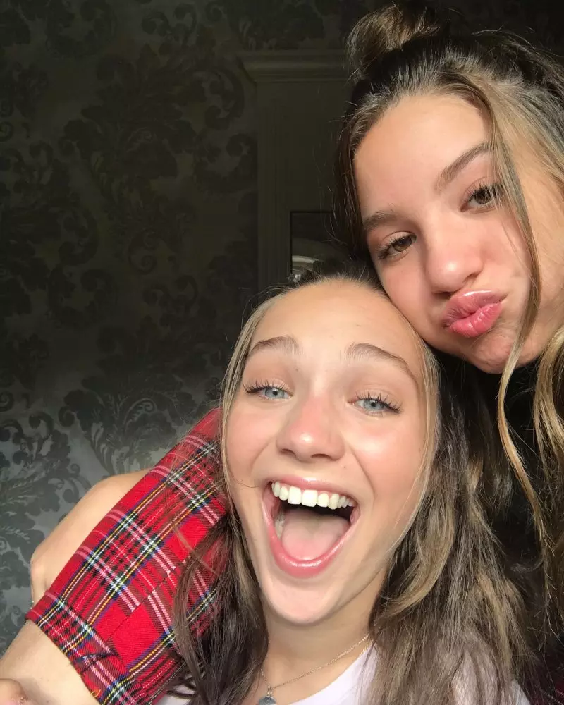 Sary mahafinaritra indrindra nataon'i Maddie sy Mackenzie Ziegler nandritra ny taona maro