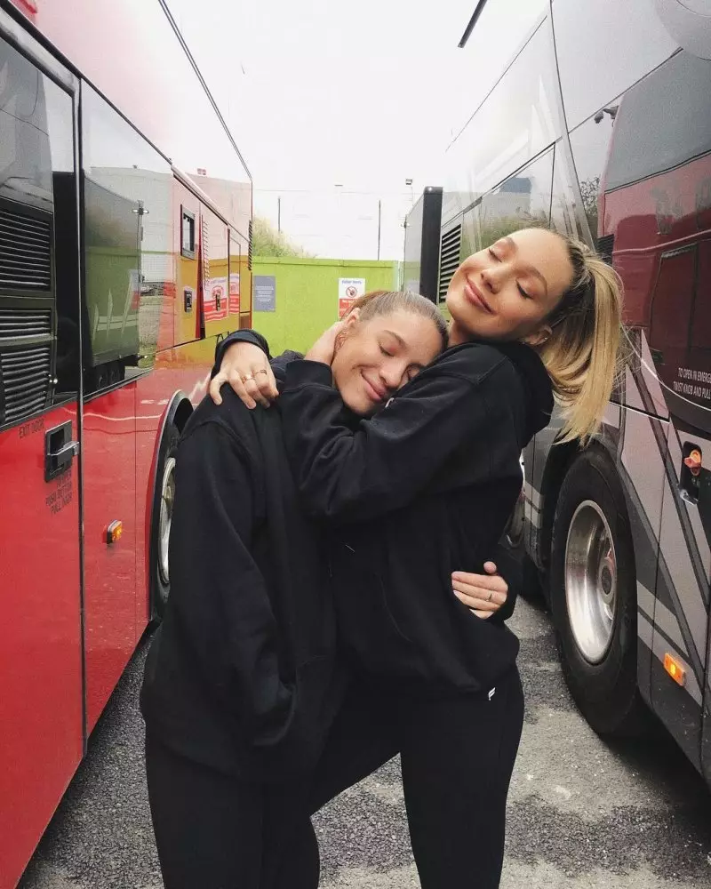 Najbolj srčkane fotografije Maddie in Mackenzie Ziegler v preteklih letih