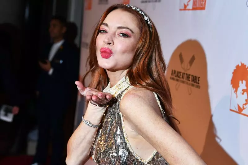 Lindsay Lohan csókot fúj