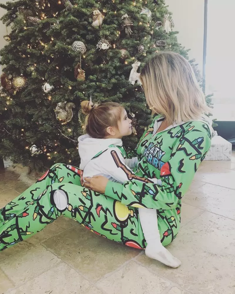 Khloe p подходящее рождество