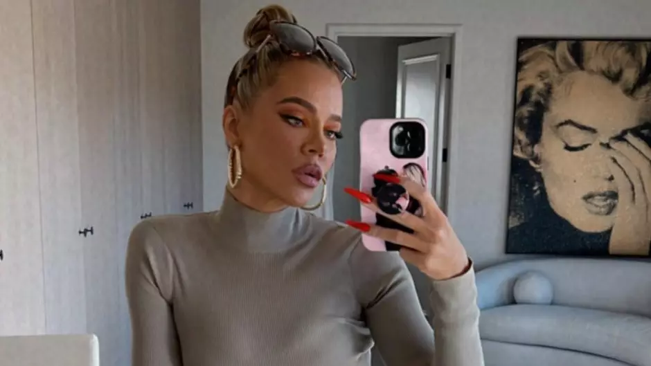 Khloe Kardashian sesers Kim nuotraukoje atrodo „kitaip“, sako gerbėjai