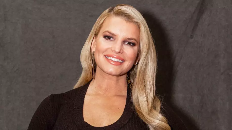 Hot Bod! Jessica Simpson oslavuje schudnutie 100 kíl v sexi bikinách Obrázok: Pozri tu