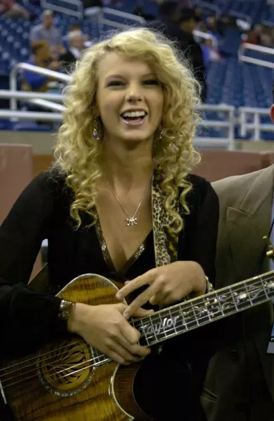 Taylor Swift ផ្លាស់ប្តូរស្លាកកំណត់ត្រា