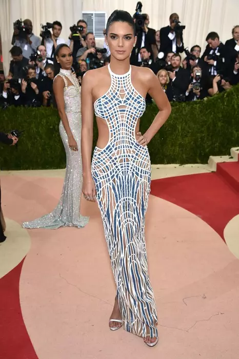 Nihaona tamin'i gala kendall jenner